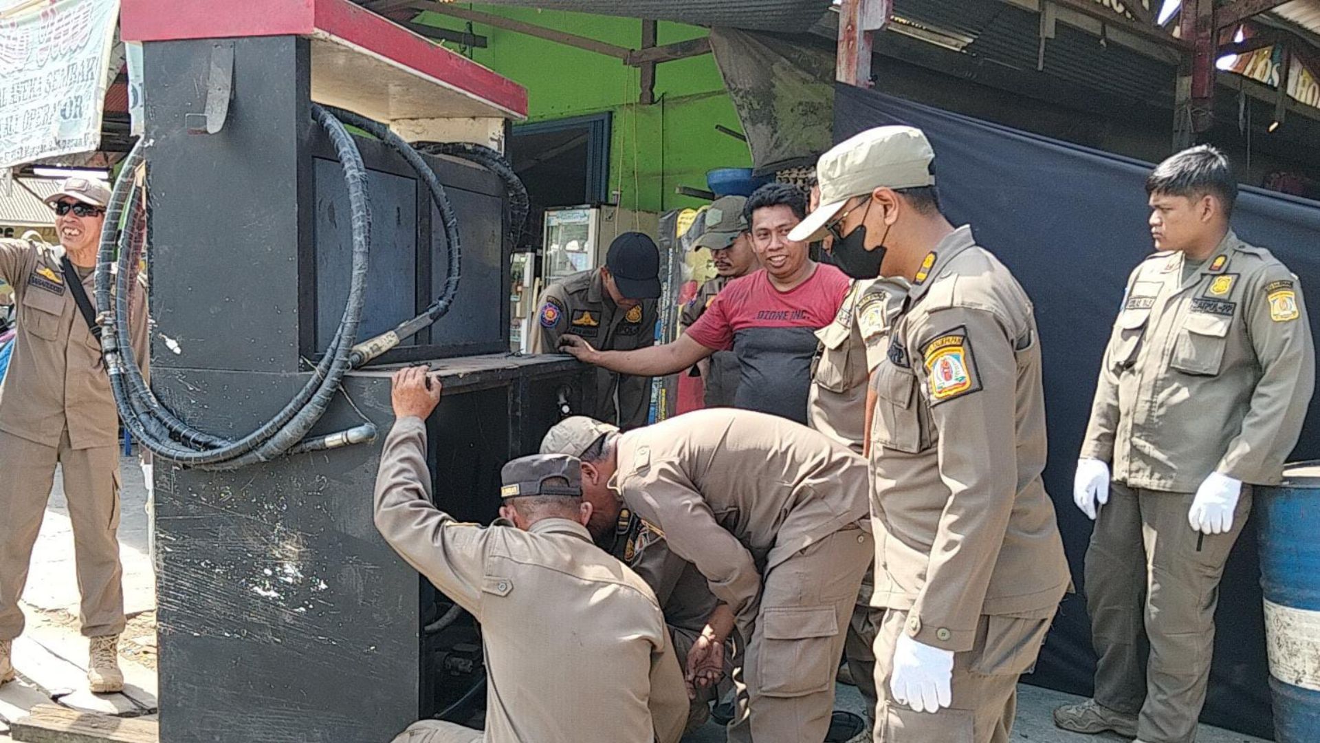 Razia Pom Mini Ilegal, Satpol PP Balikpapan Sita Puluhan Unit BBM ...